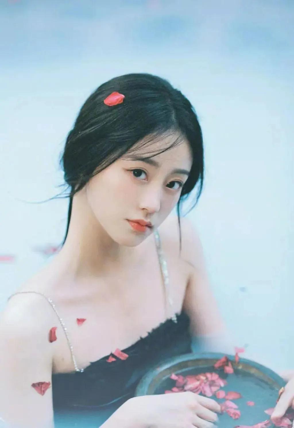 Liu Yifei Zhu Xudan - iNEWS