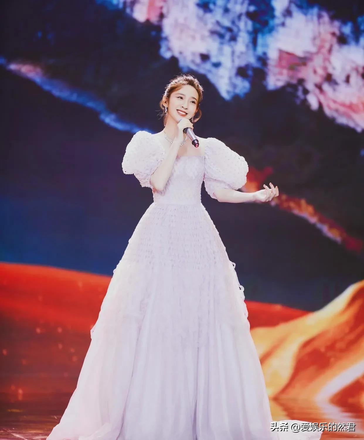 There is a wave of beautiful photos of Tang Yixin, no wonder Zhang ...