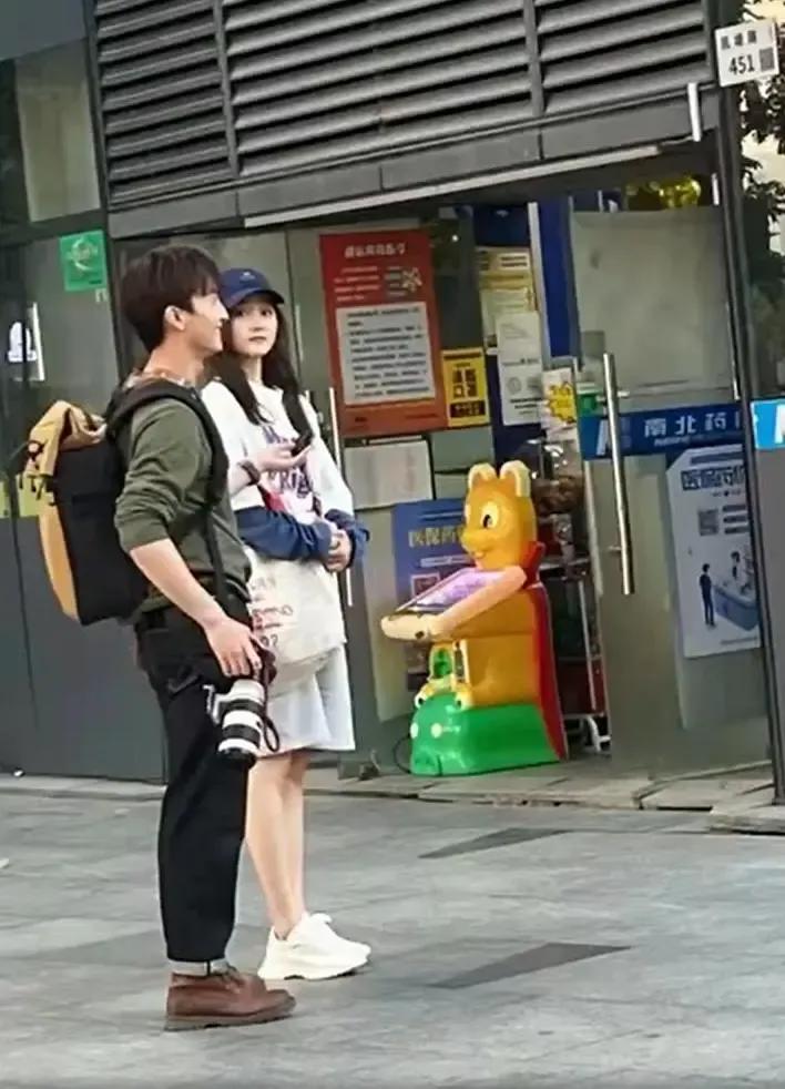 Guan Xiaotong Niu Junfeng filmed "Twenty Do Not Confused 2", the handsome man and beauty are ...