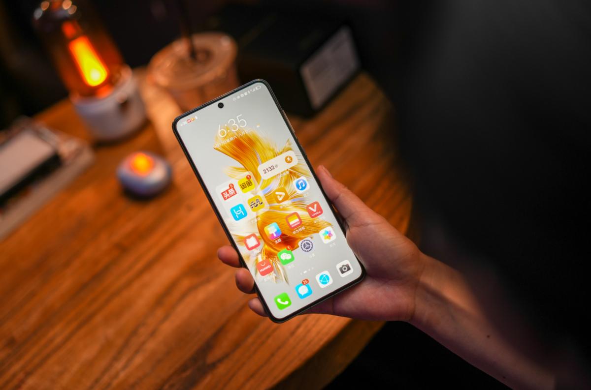 Huawei Mate50 series VS iPhone 14 series: whose black technology is more hardcore! - iMedia