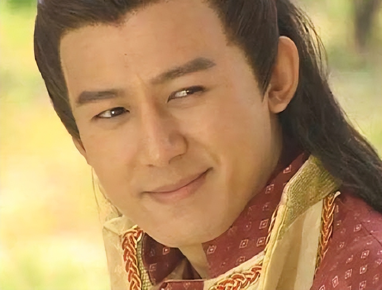 Lu Xing, a male god in ancient costume who grows longer and more greasy, was once pursued by Bao ...