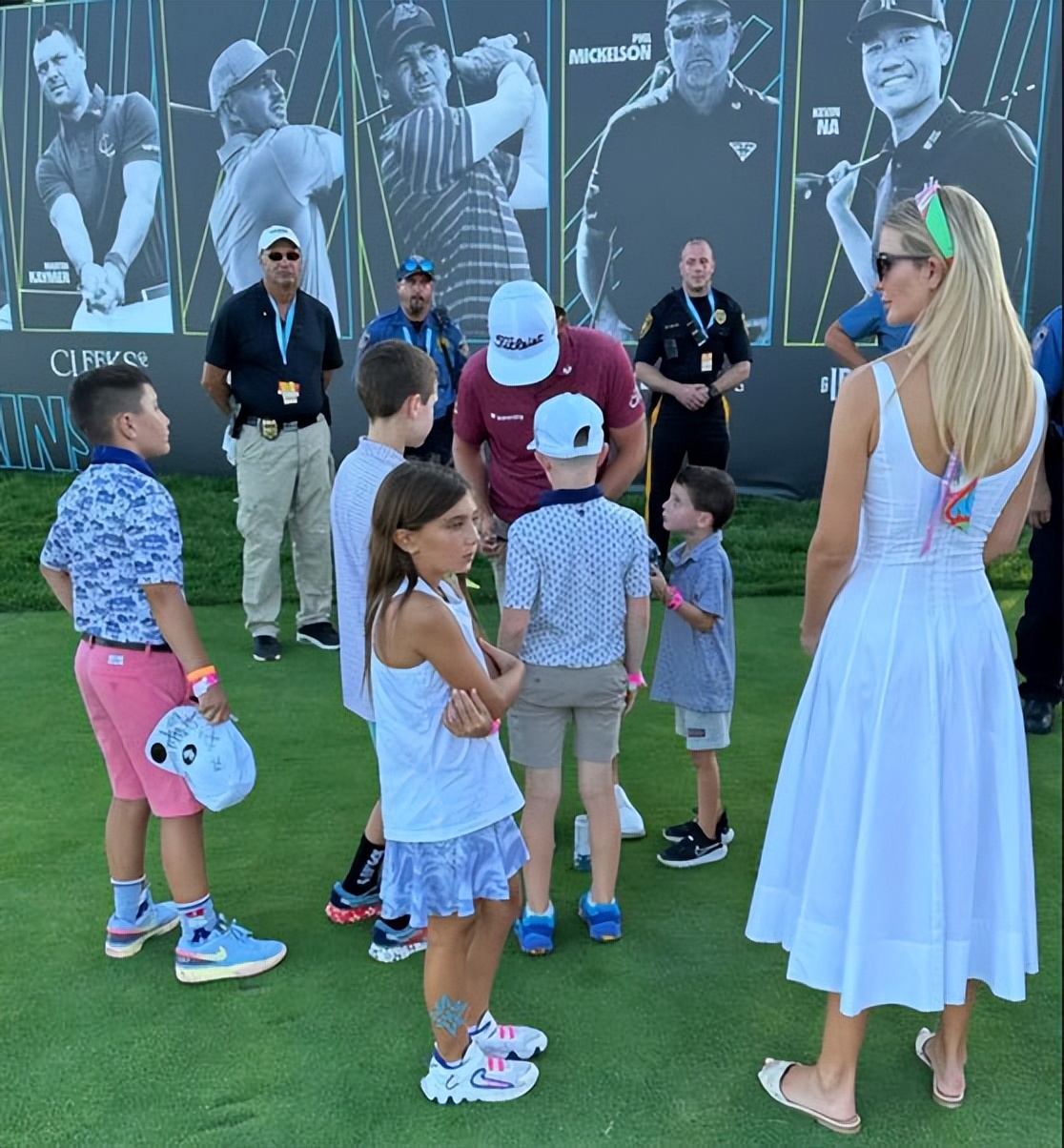 41-year-old Ivanka shines on the golf course, wearing a stunning ...