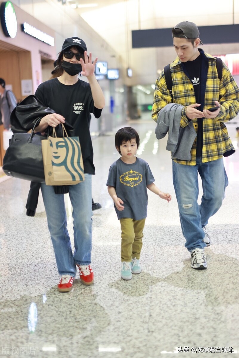 Chen Ran's family of three showed up at Shanghai Airport for a generous ...