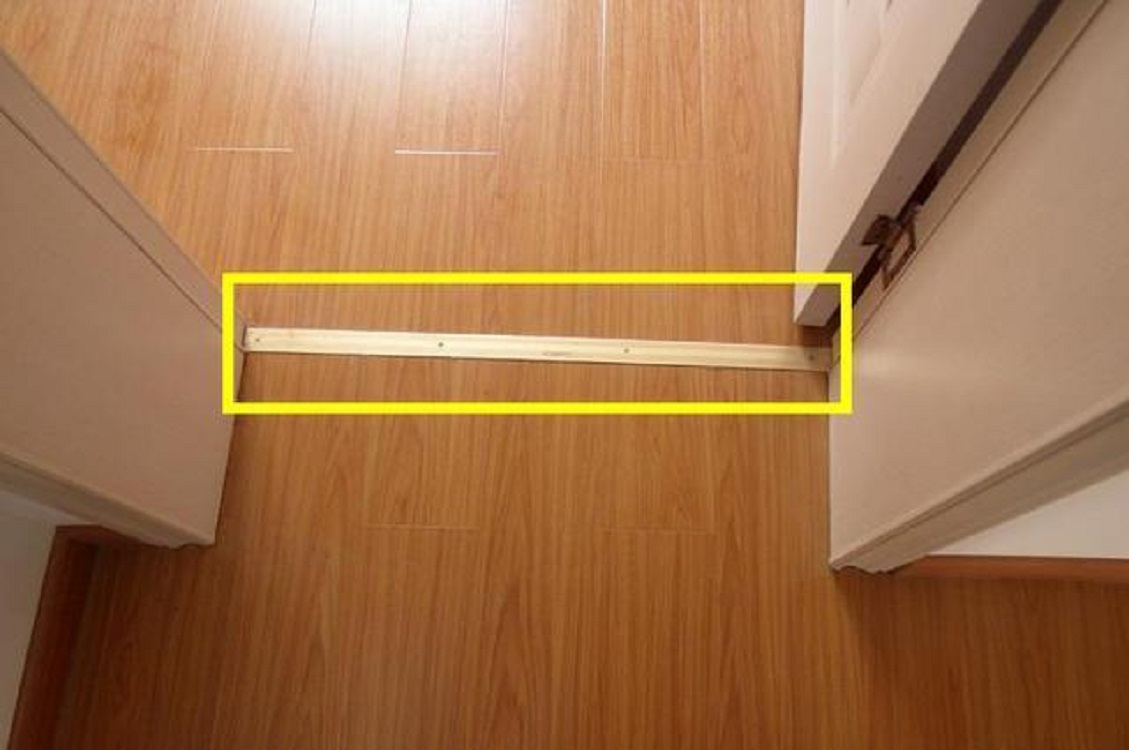 Are floor edge strips necessary? - iNEWS