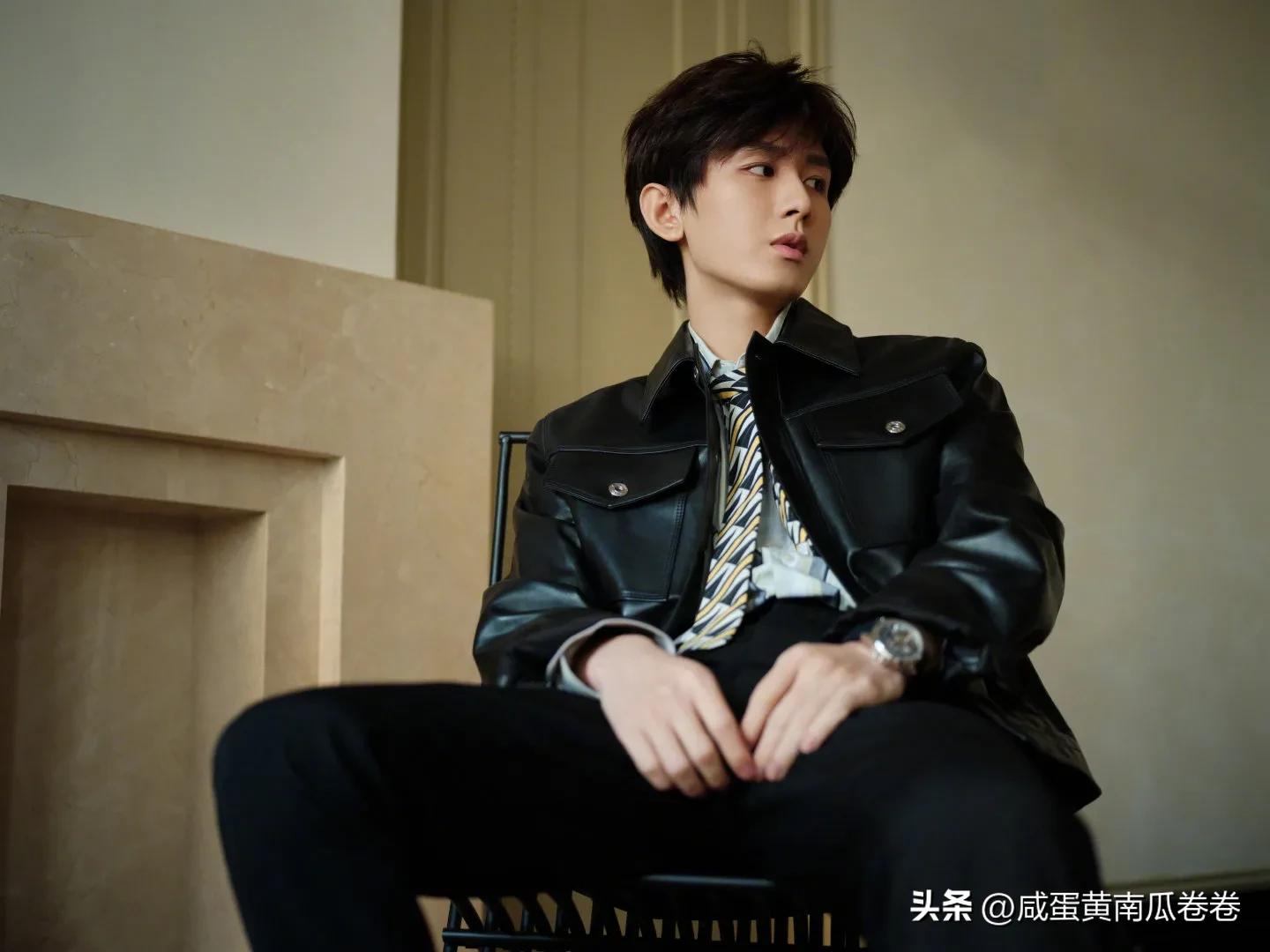 Cheng Yi is a walking pictorial!Both cool and elegant are firmly ...