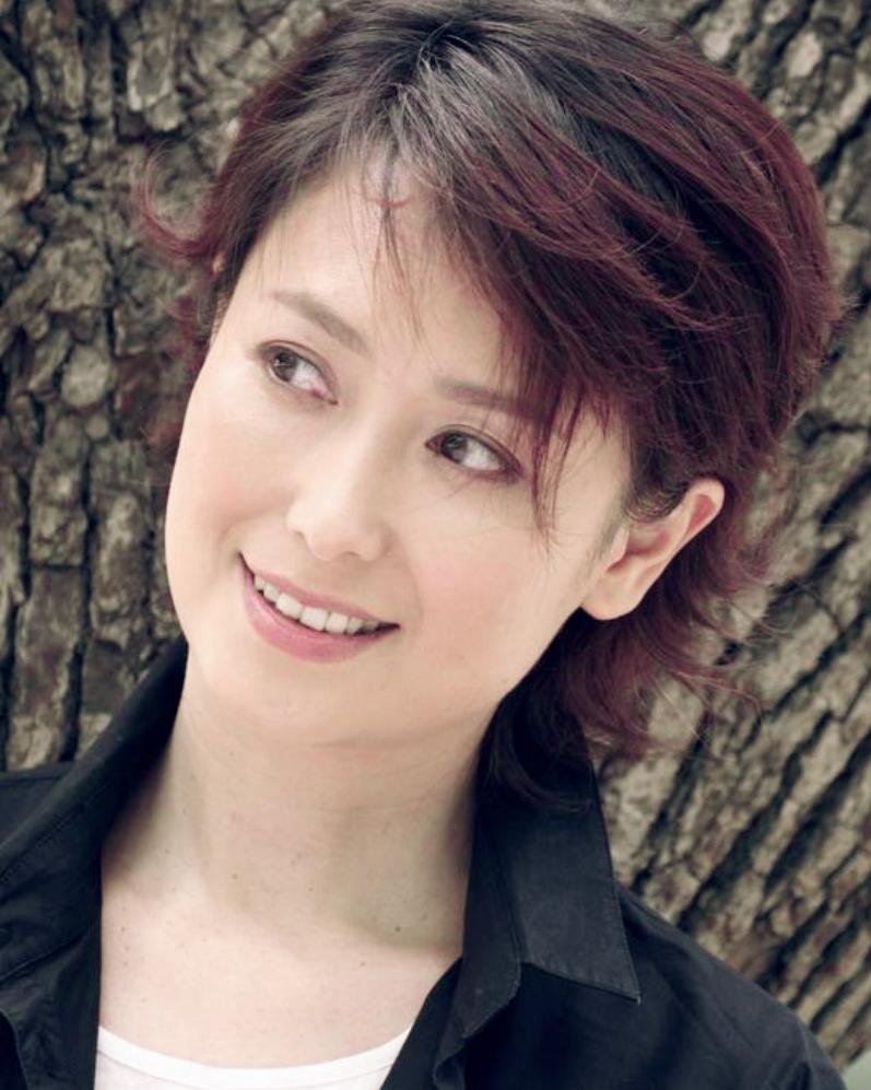 Zuo Ling, a popular beauty star in the 1990s, took her daughter to remarry and was happy, and ...