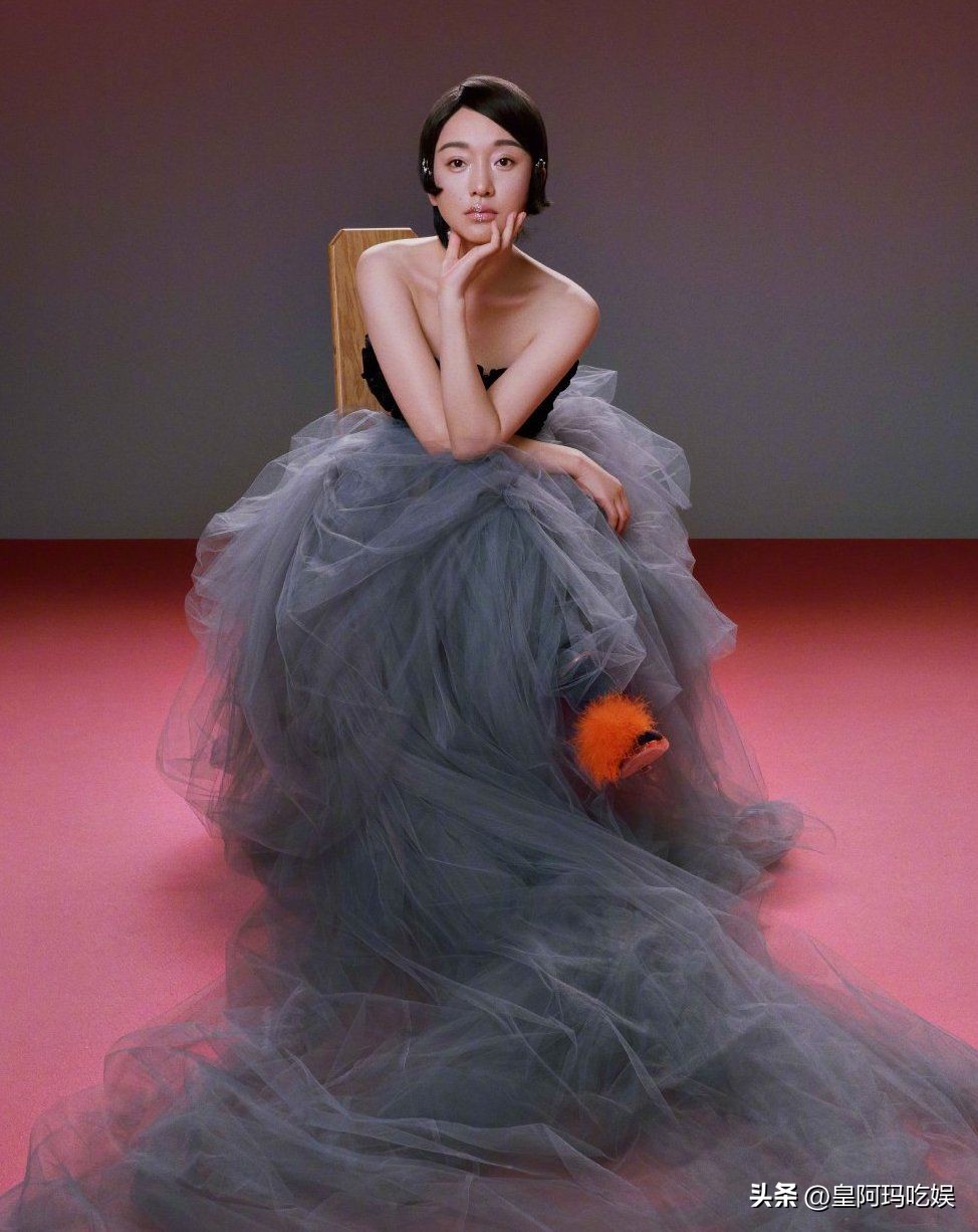 47-year-old Zhou Xun is indeed a peerless celebrity!The short hair ...