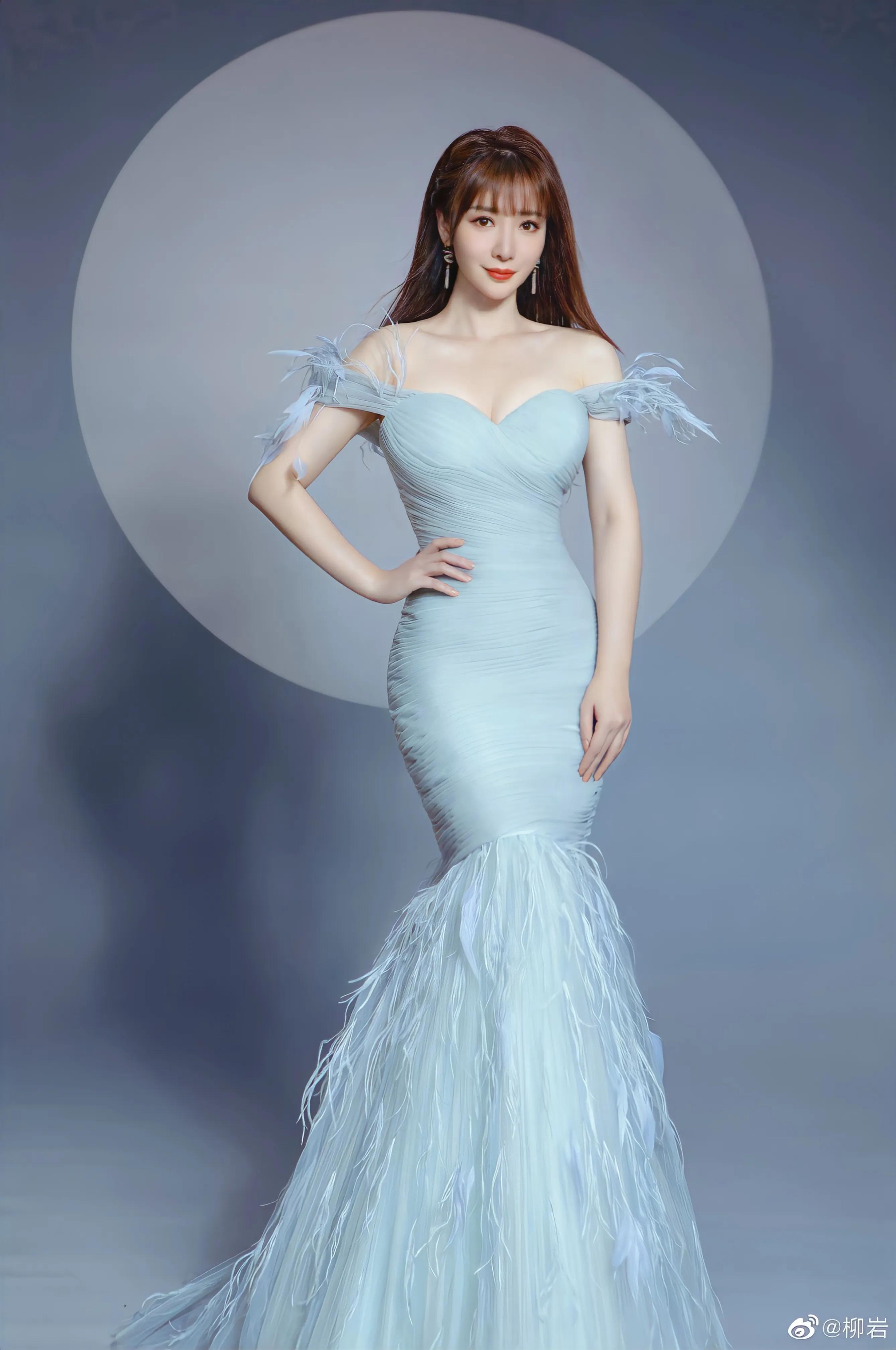 Breaking the dimensional competition, sexy actress Liu Yan vs popular ...
