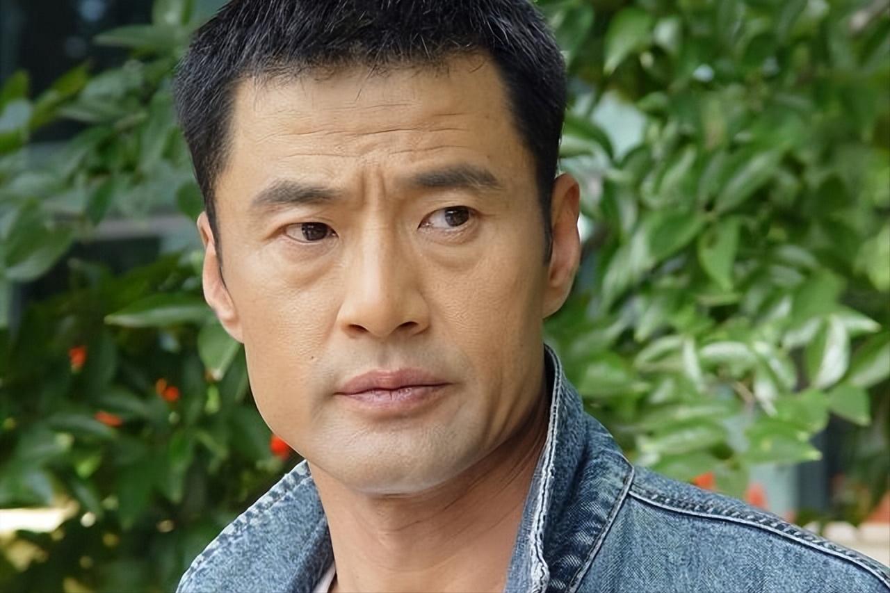 Yu Rongguang: Married for 35 years and 0 scandals, suddenly divorced at the age of 63, which is ...