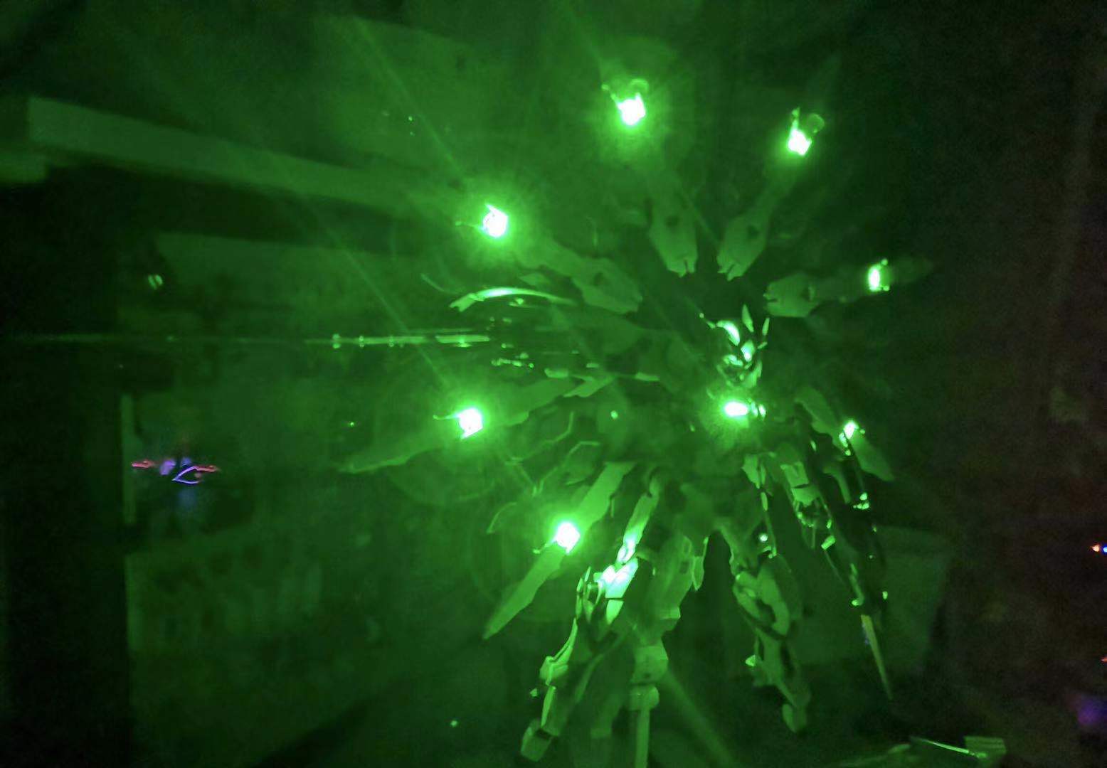 "Peacock Trial" Eight Shields, White Justice Gunpla with Lights - iMedia