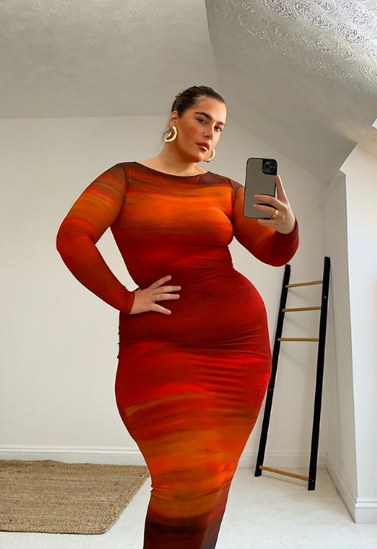 The plus-size model who conquered the fashion world: Pearl Froud - iMedia