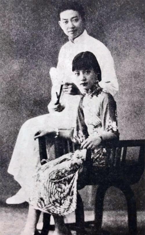 When Meng Xiaodong left Mei Lanfang, she gently said to him: "Wanhua, don't be afraid, don't be ...