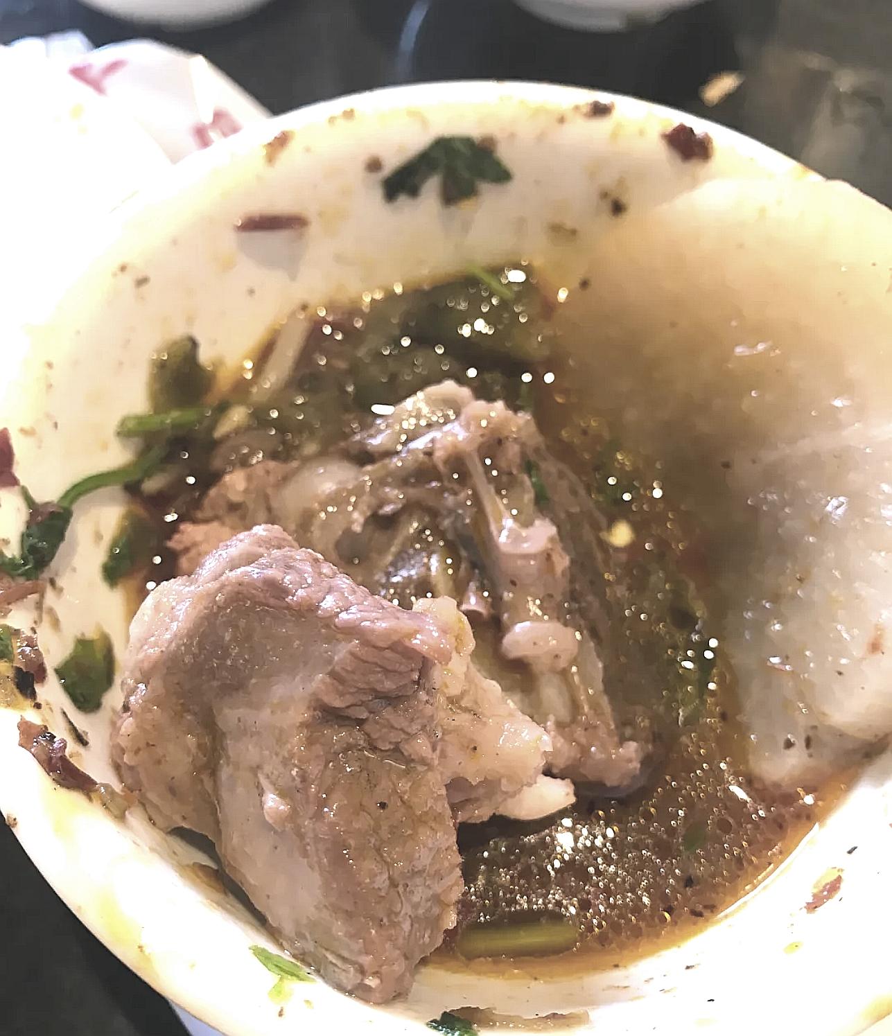 The "sour" waiter, an Internet celebrity "old-fashioned soup pot" in ...