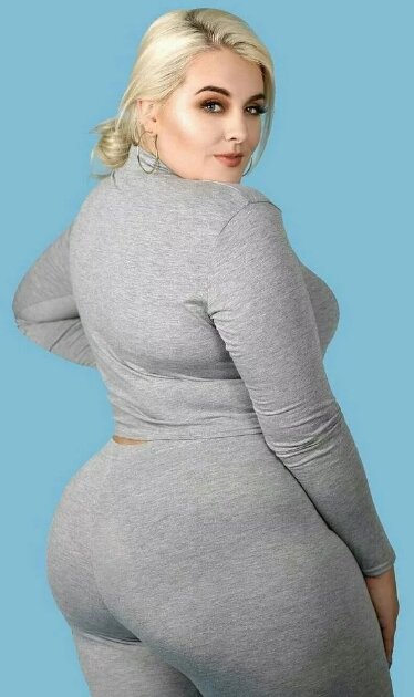 Stunning plus-size model Felicity Hayward - iNEWS