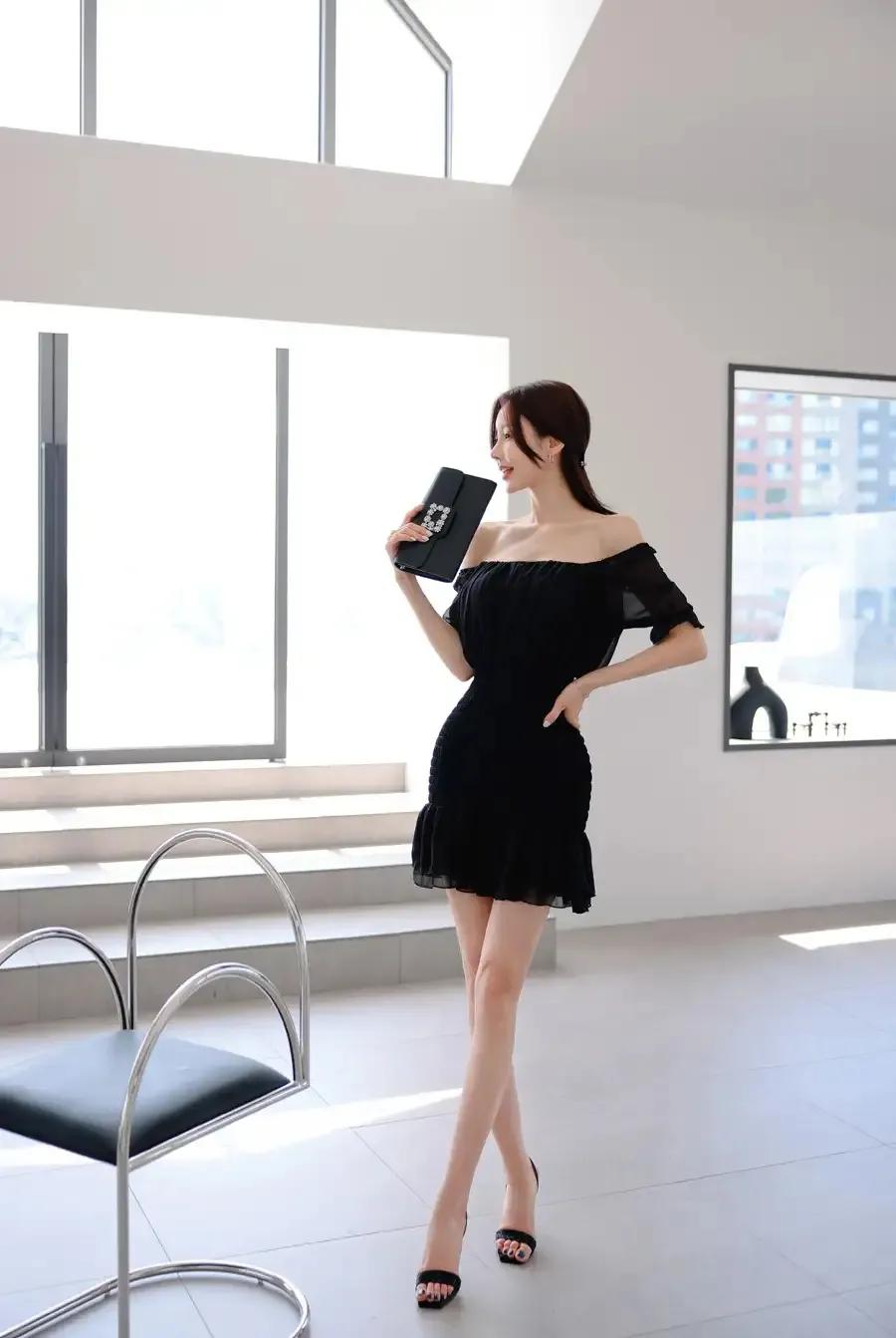 Sun Yunzhu (Dark Night Jasmine singer Xiangrui gorgeous dress) - iNEWS