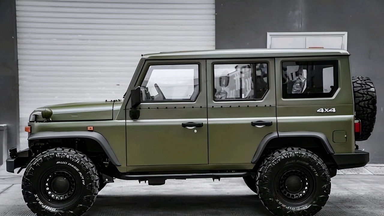 The new BJ212 is here, with a wide-body body, tough wheel eyebrows, super Wrangler, 2.4T engine ...