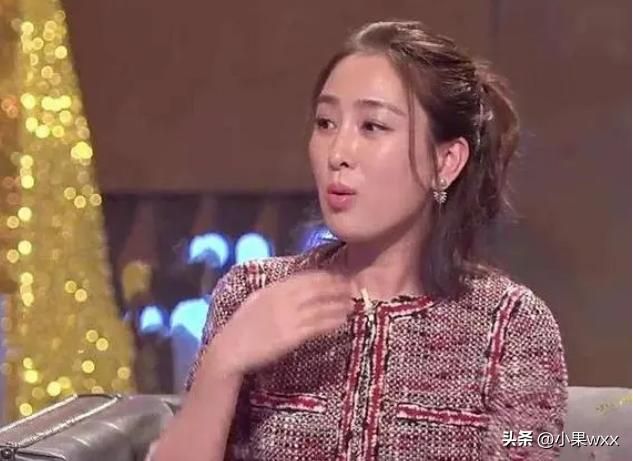 Huo Siyan shared a photo with Li Xiaolu. The best friends are relaxed ...