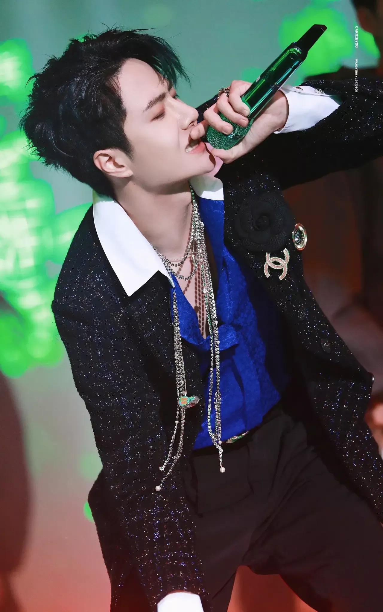 The same "No Sense" with different feelings - Wang Yibo's 7.17 "No Sense" rehearsal & official ...