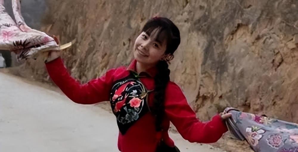 Famous singer Wang Erni: She earns one million a year but is married to ...