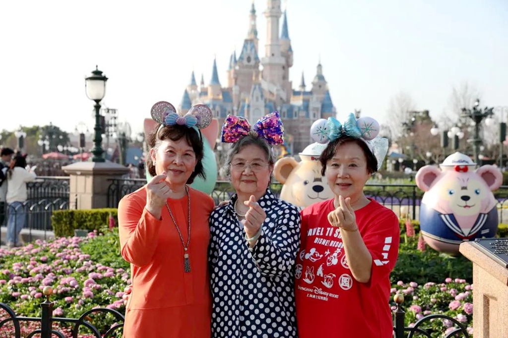 Shanghai Film Actors Yan Yongxuan, Cui Yueming, and Wu Jing recently ...