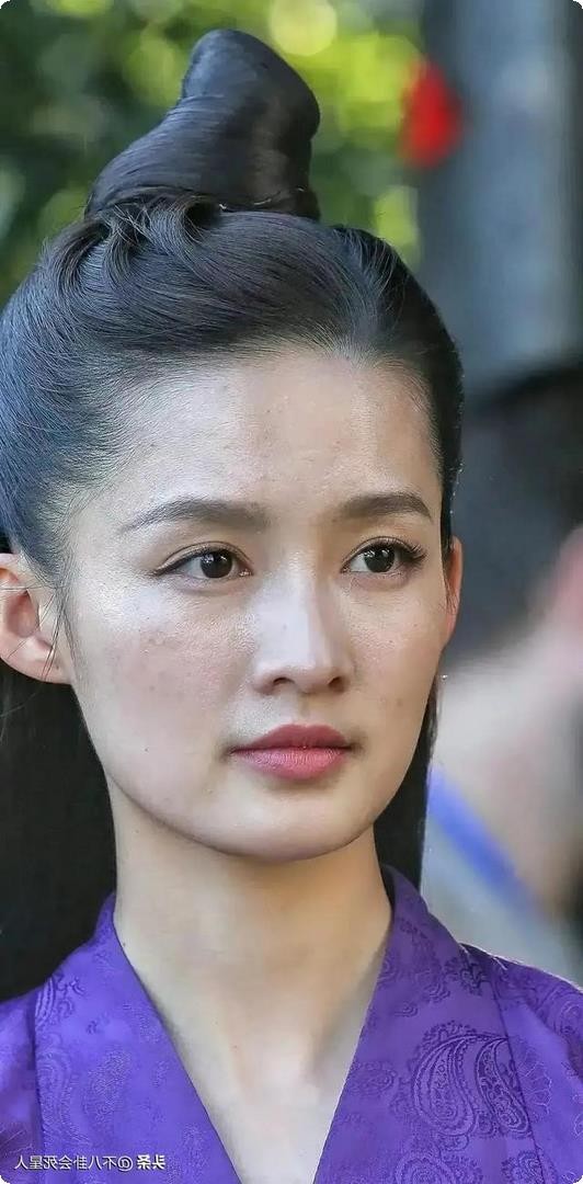 32-year-old Li Qin looks at the pictures of Xiu Sheng: His face is full ...