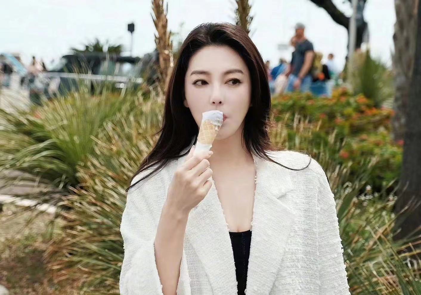 Facts have proved that 36-year-old Zhang Yuqi has long forgotten the ...