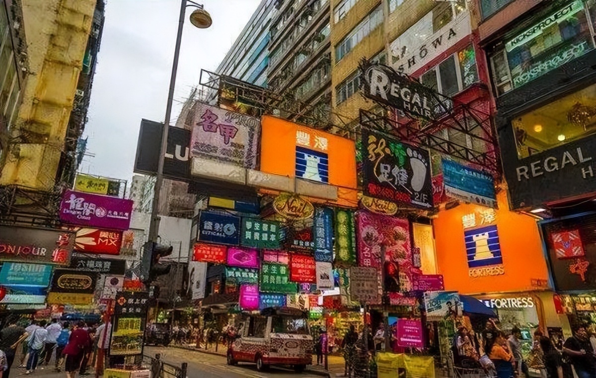 China's first richest woman - Zhang Yin - iNEWS