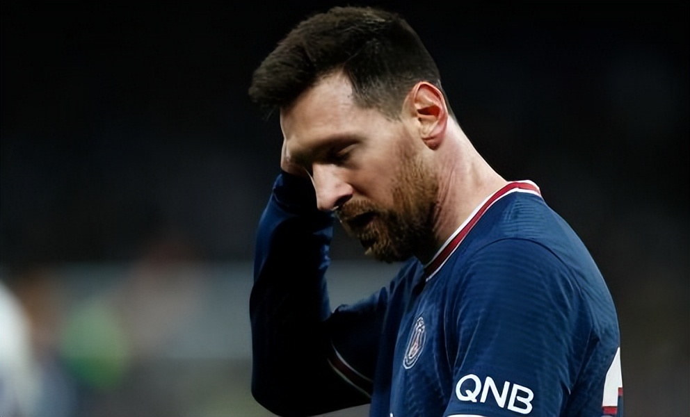 Chilling!Messi was also replaced early in the Champions League!Before ...