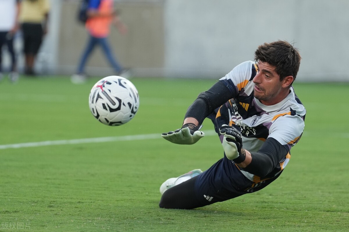 Thibaut Courtois suffers ACL tear in Real Madrid training - iNEWS