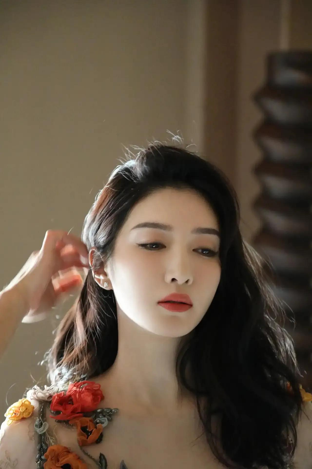 Beauty God Jiang Shuying - iNEWS