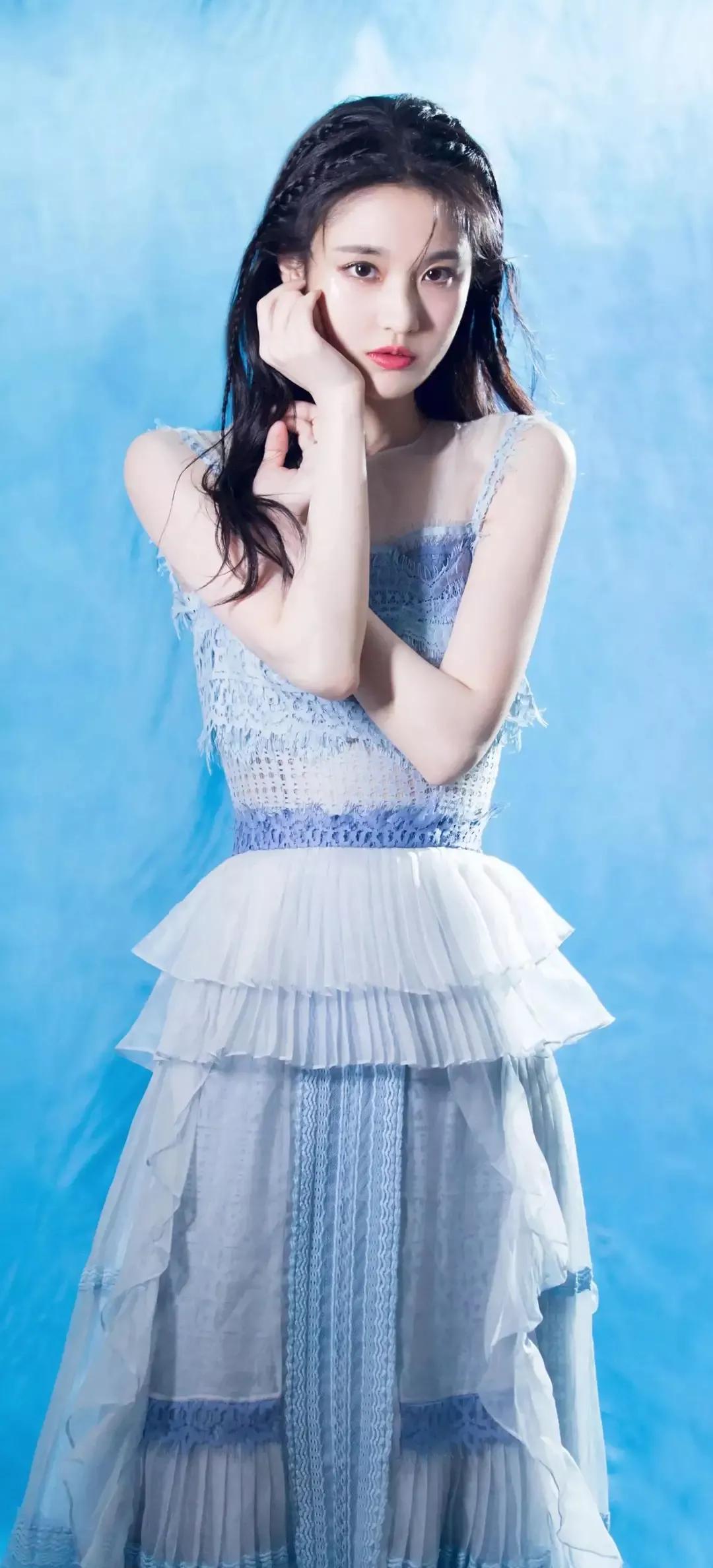 Sexy and charming Zhang Huiwen - iMedia