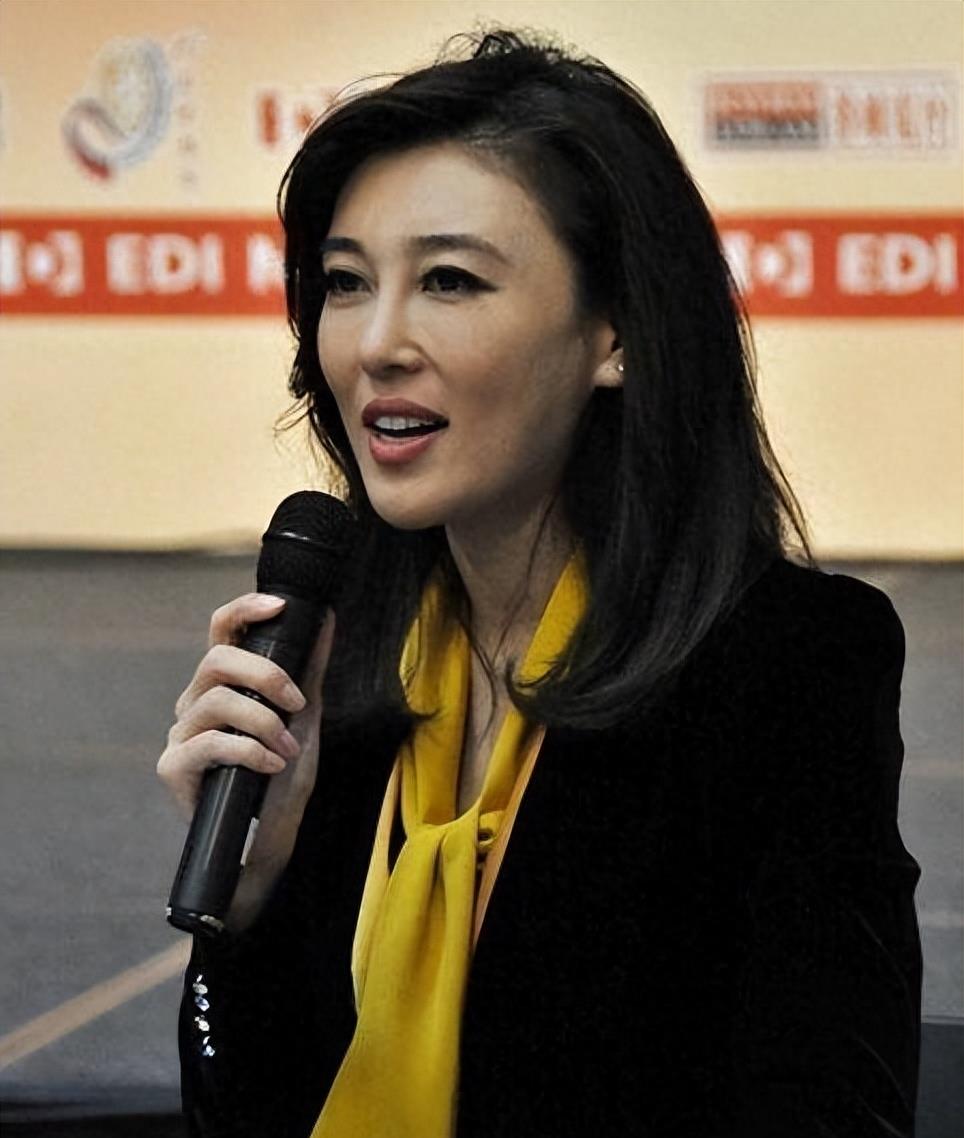 CCTV beauty host Li Hong: dropped out of school at the age of 14 and ...
