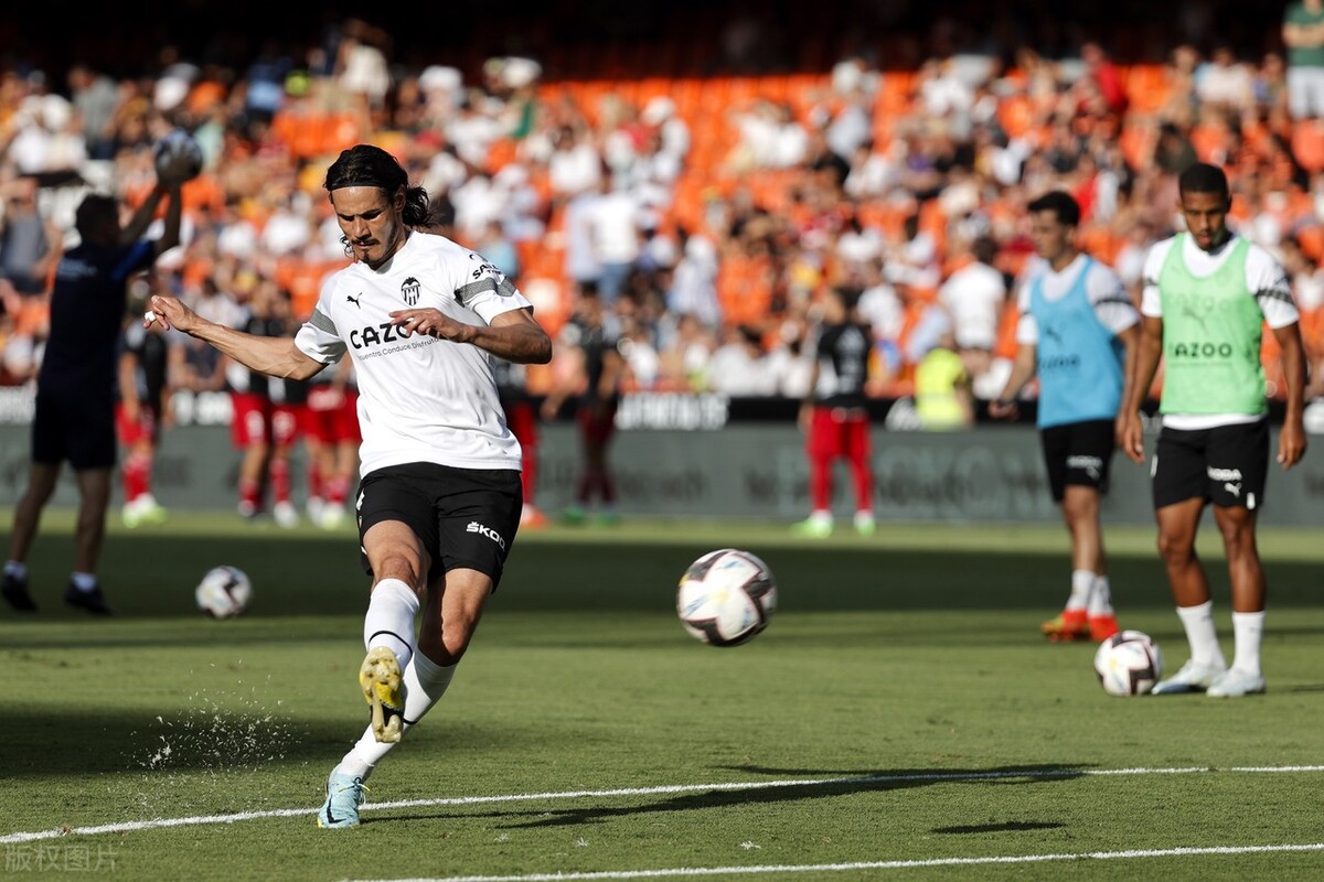2-1, Cavani's pass + miss, Gattuso kicked the box, Valencia's stumbling ...
