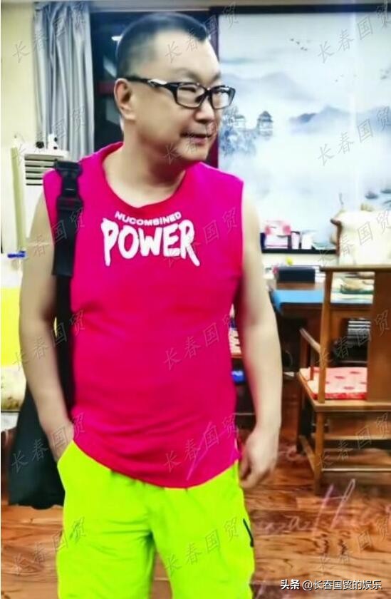 54-year-old singer Yin Xiangjie makes rare appearances, with a ruddy ...