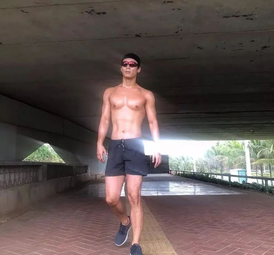 He Chaolian's best friend praised Dou Xiao as handsome and muscular ...