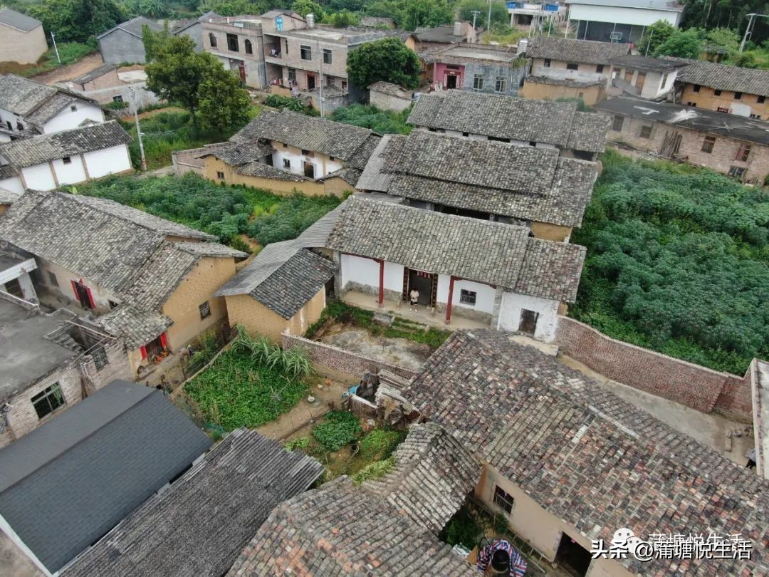 Zhong's "Zhuangyuan Mansion" (Hongchang Temple) in Langping Village ...