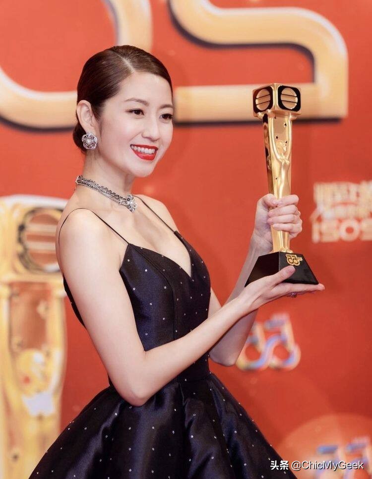 Chen Ziyao wins the Best Supporting Actress Award and weeps with ...