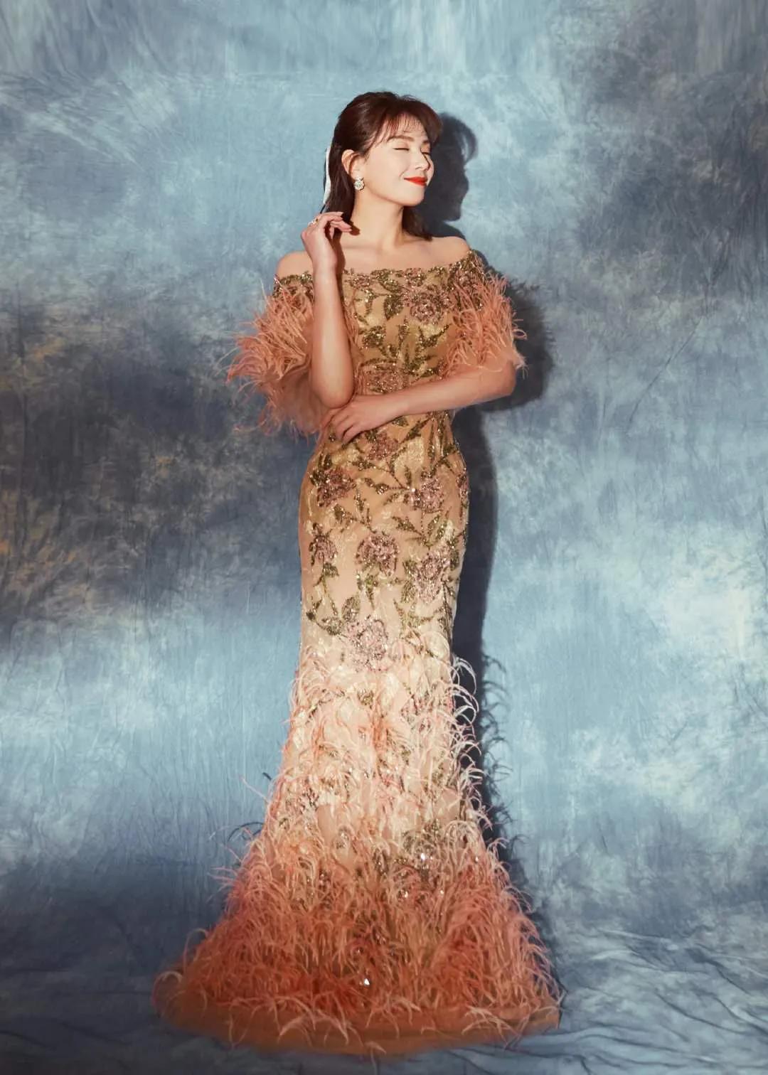 Golden elegant queen dress - Liu Tao - iNEWS