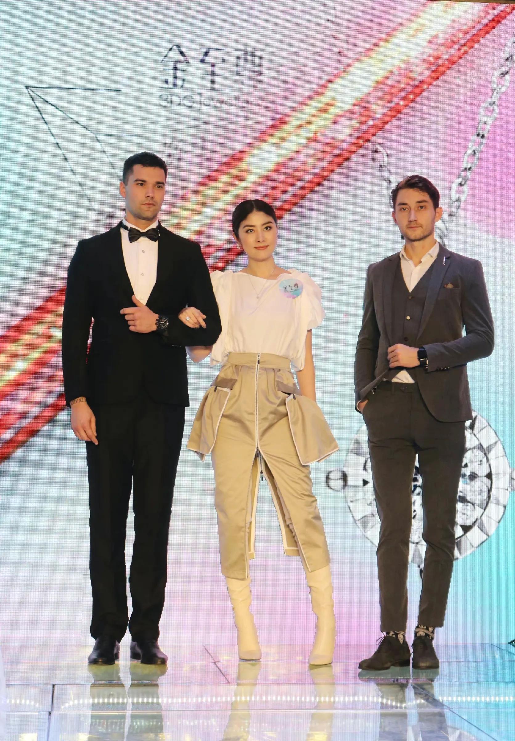 50-year-old Chen Huilin is the real celebrity, her father is a jeweler ...