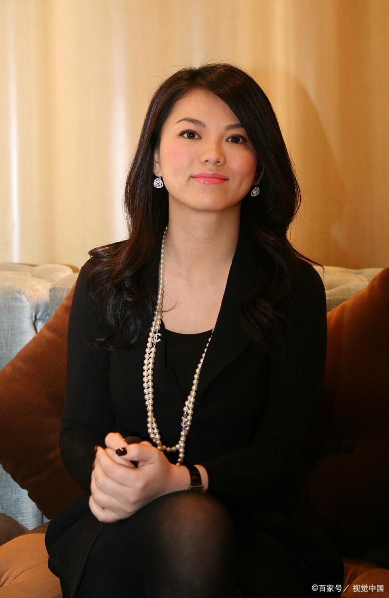 Li Xiang posted an early photo with He Jiong and Li Weijia, triggering ...