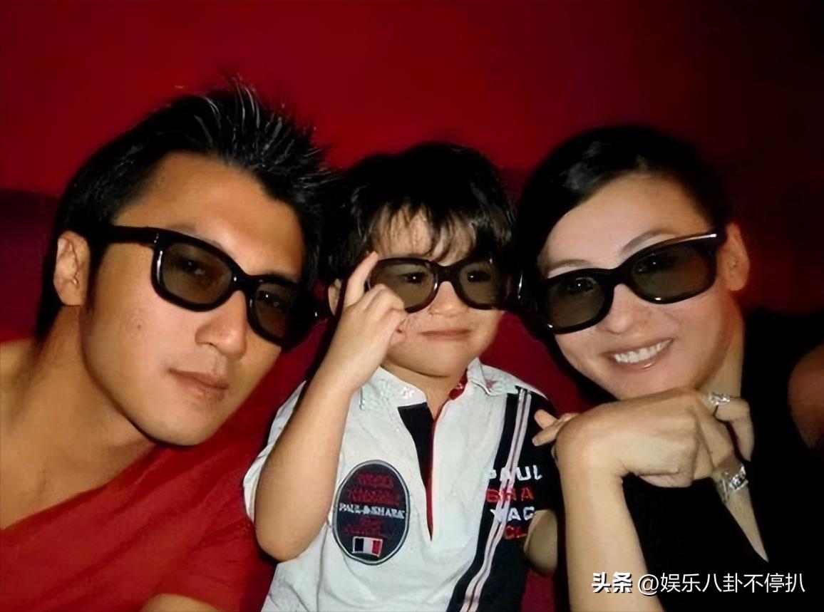 Nicholas Tse and his son were in the same frame for the first time in ...