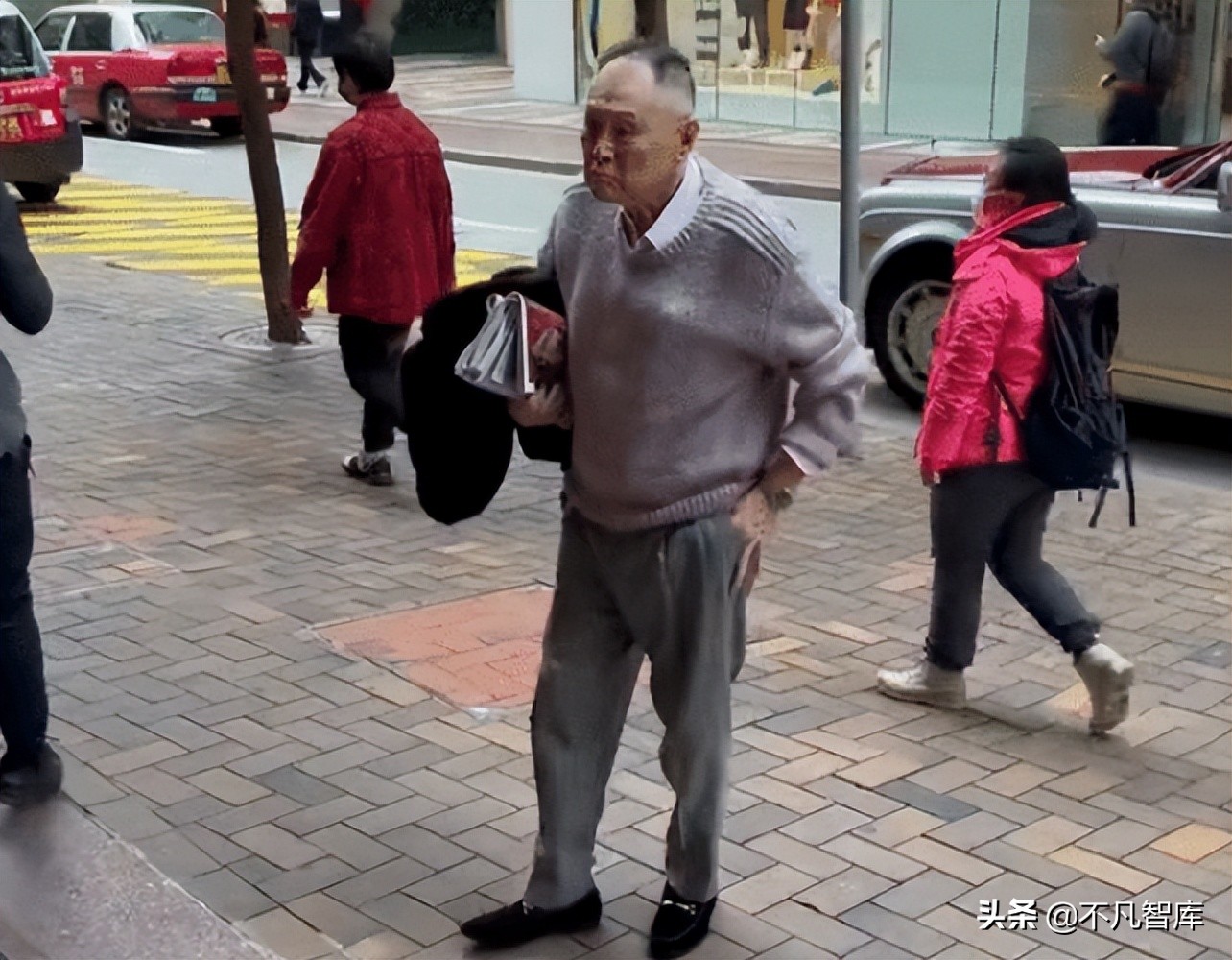 Take Zheng Yutong to do real estate together, and hang shoulders with ...