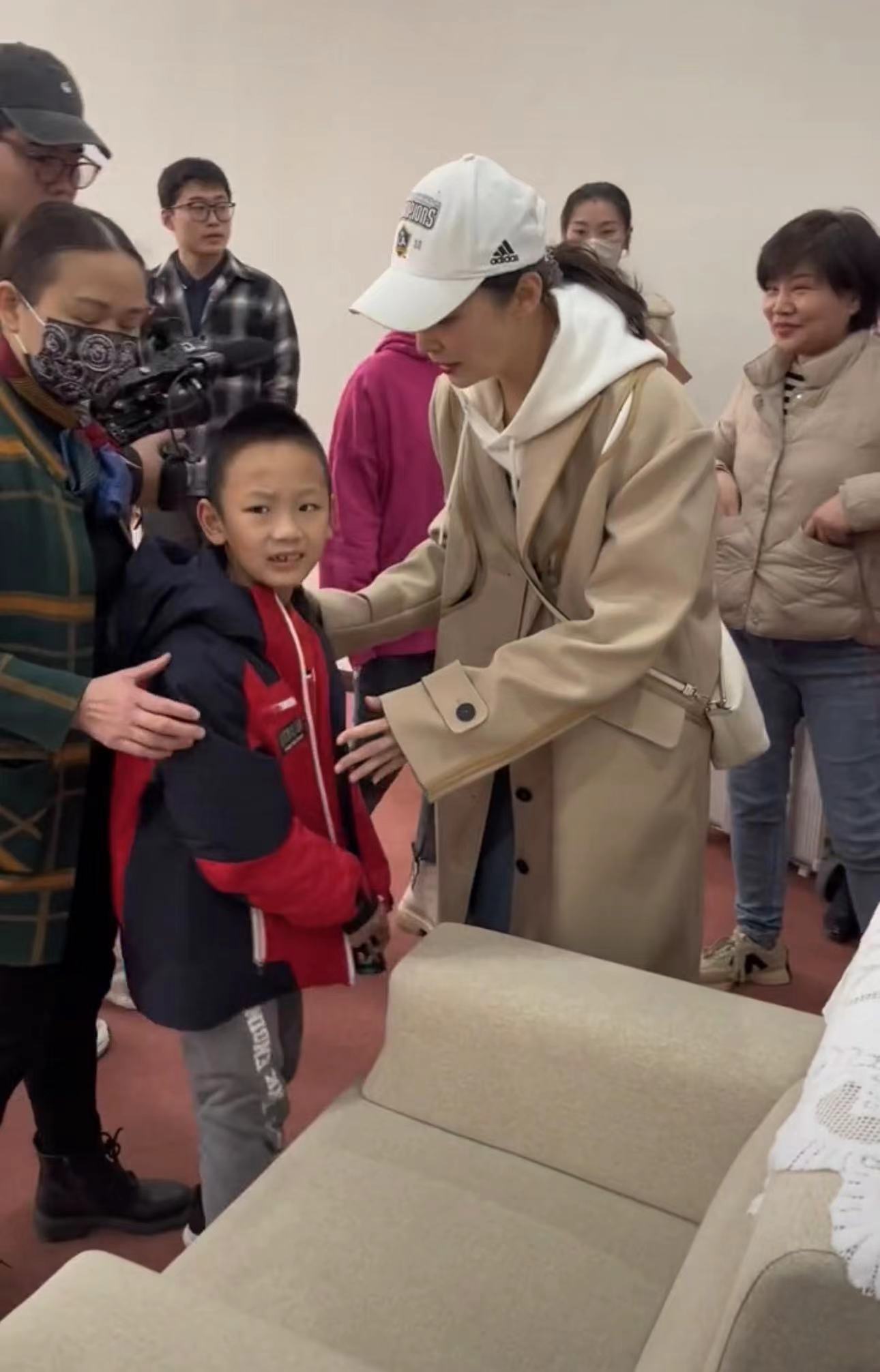 The Knockout Cheng Cheng brings Wahan to the face! The son's single ...