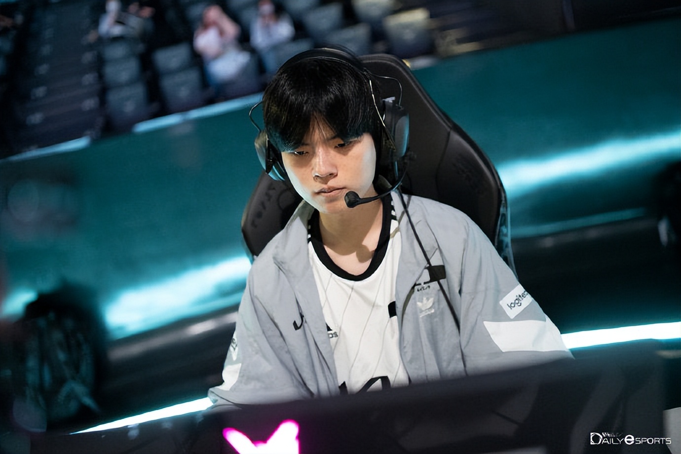 Faker送頭上野兜底！T1橫掃DK後完成充電，常規賽面對T1已經8連敗 - 頭條匯