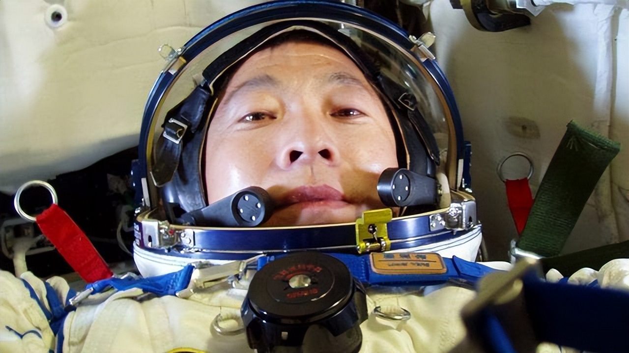 Yang Liwei once heard "knocking on the window" in space? It took many ...