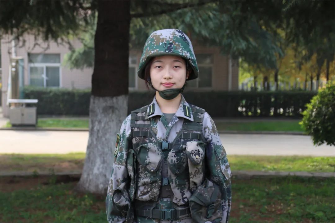 Female officer Lin Liyan, welcome to be included in the 71st Army ...