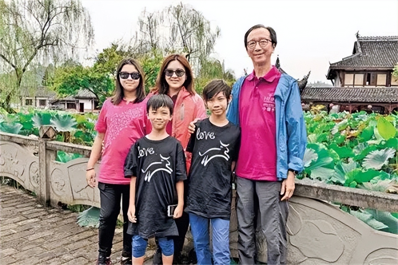 In 2001, Liang Jinsong met Fu Mingxia for the first time. Knowing that ...