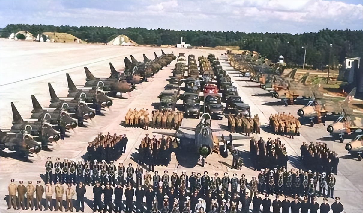 During Deng Gong's military parade in 1981, he pointed to a division ...