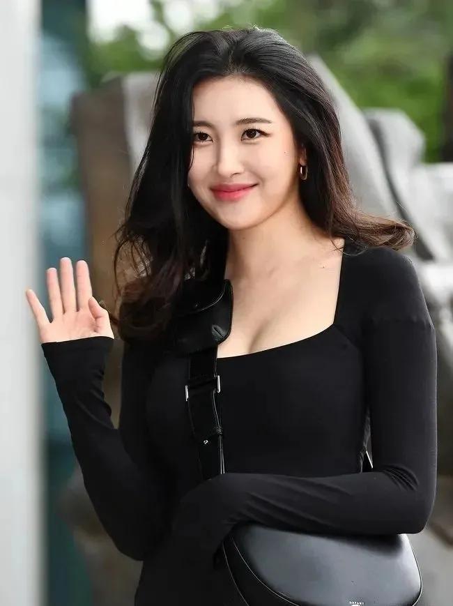 South Korean "leg essence" Lee Sunmi - iNEWS