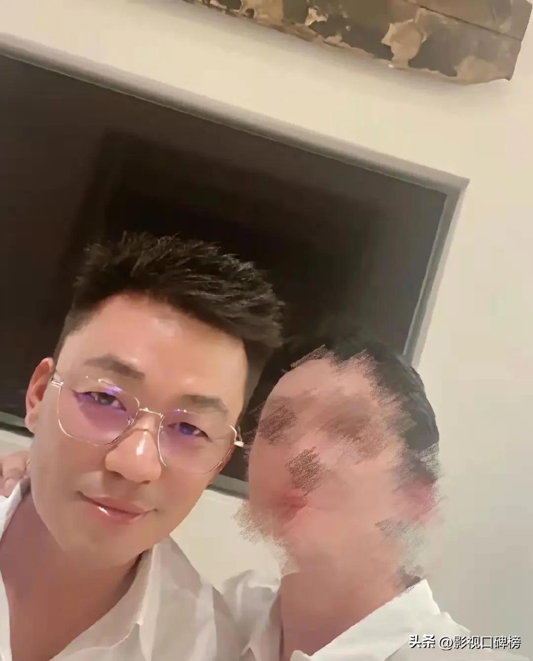A Caomin Wang Baoqiang has transformed, and his clothes are becoming ...